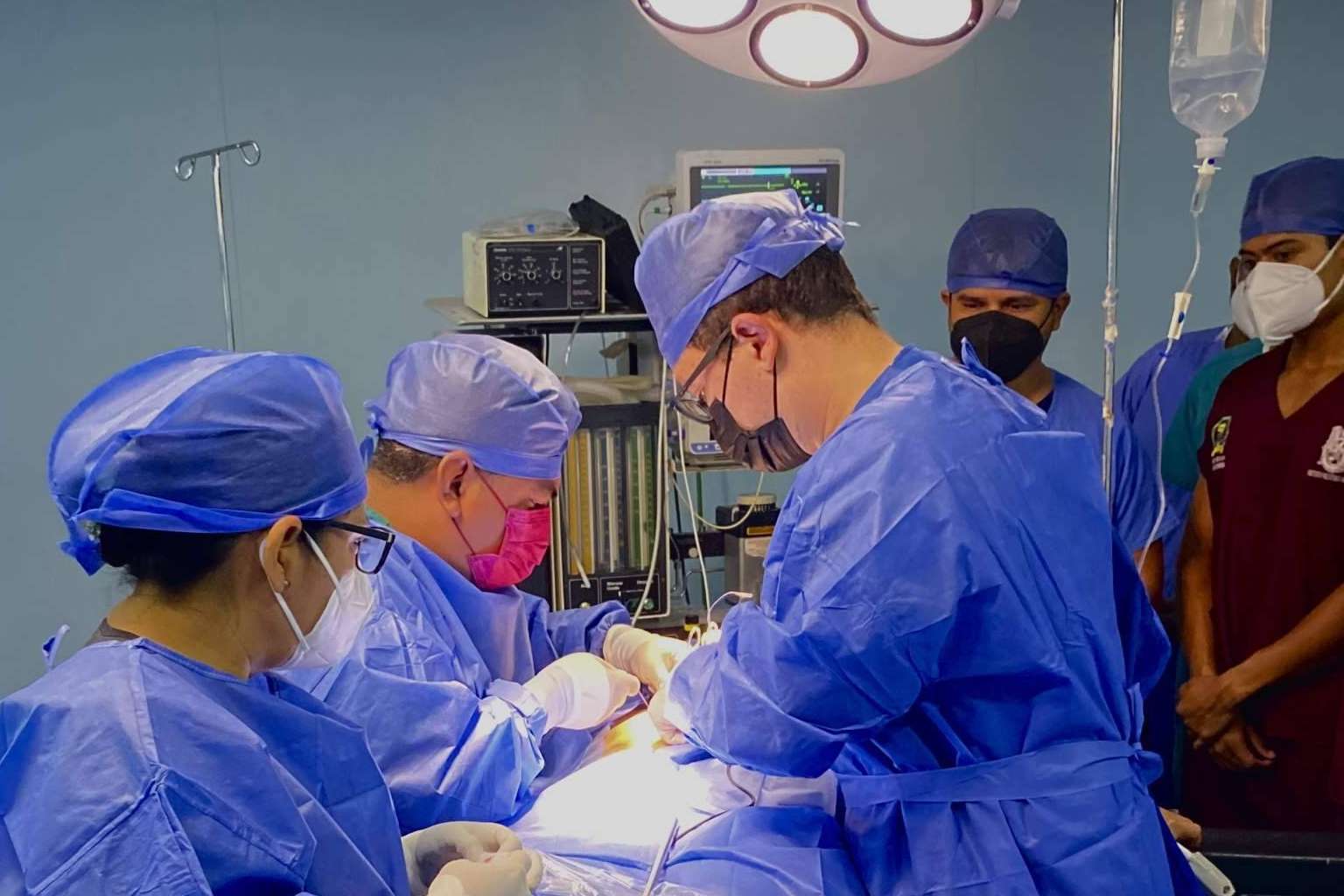 ¿Cuándo hay que acudir a un cirujano laparoscopista?, con el Doctor ...